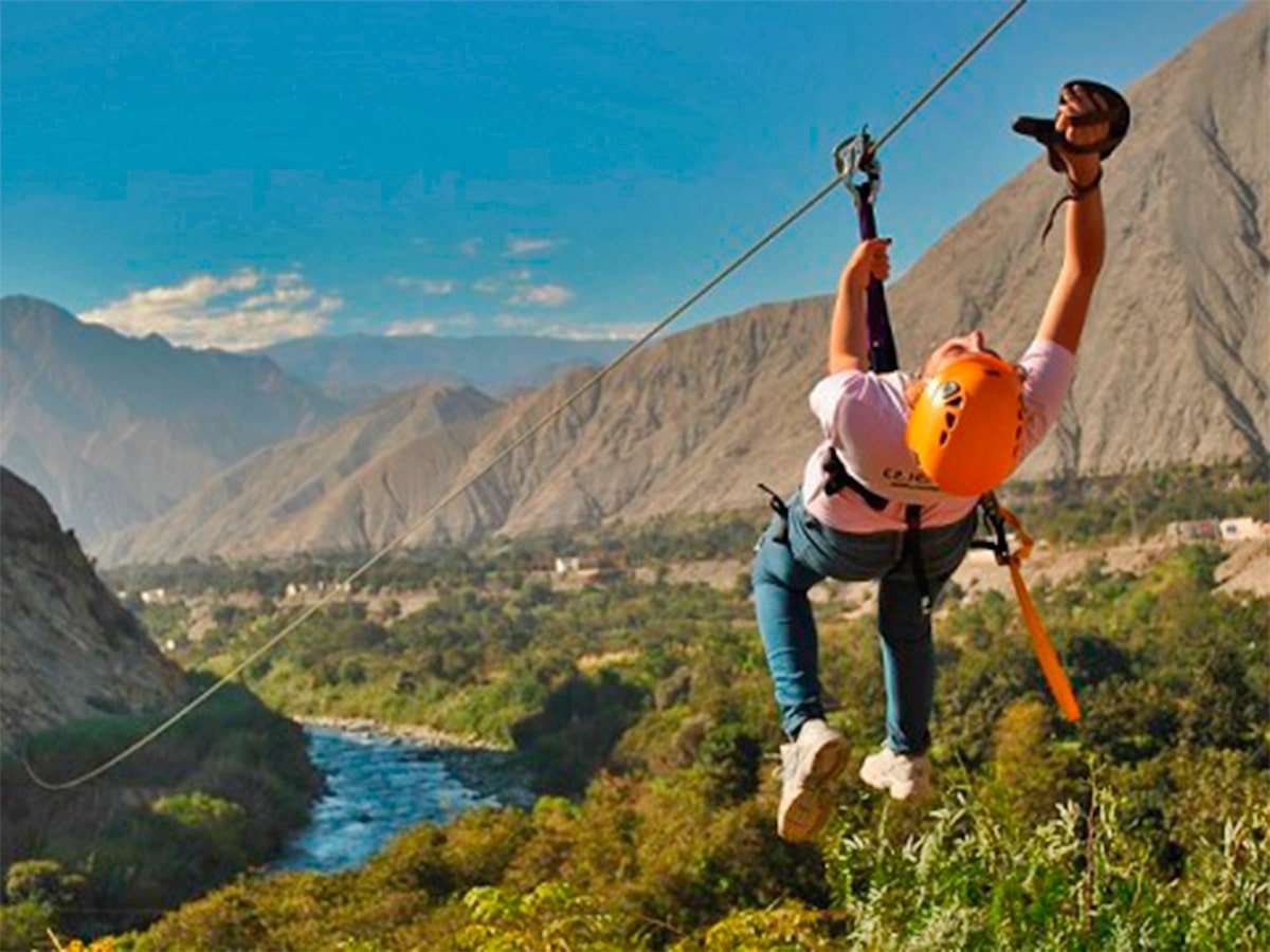 Zipline en el Valle Sagrado del Cusco - incashappytraveler.com